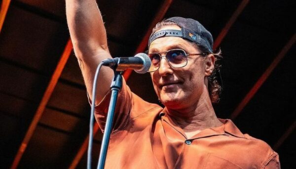 El actor, Matthew McConaughey se convierte en “Life Coach”