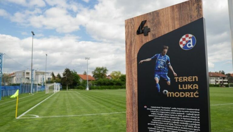 Modric recibe homenaje