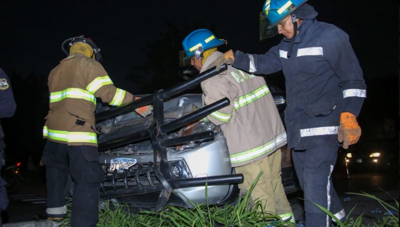 Fuerte Accidente De Tránsito Deja Varias Personas Lesionadas