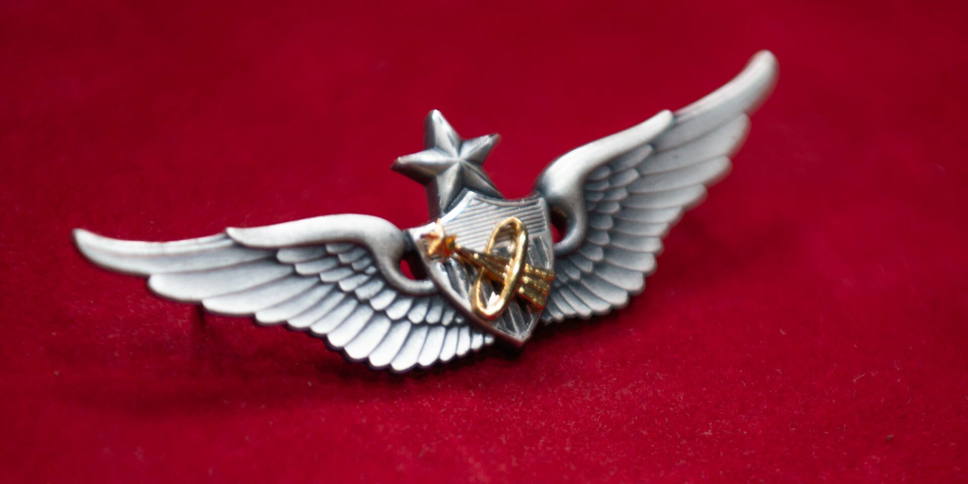 Frank Rubio recibe la Insignia de Astronauta del Ejército