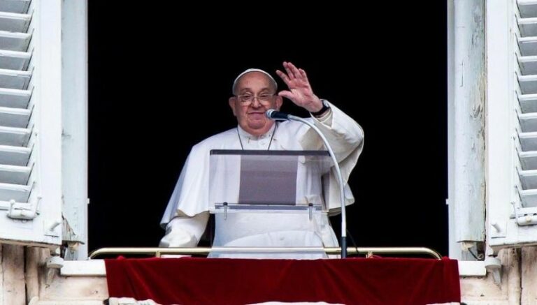 El papa Francisco presenta "un cuadro clínico complejo"
