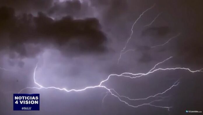 ¿Cómo protegerse de los rayos durante una tormenta?