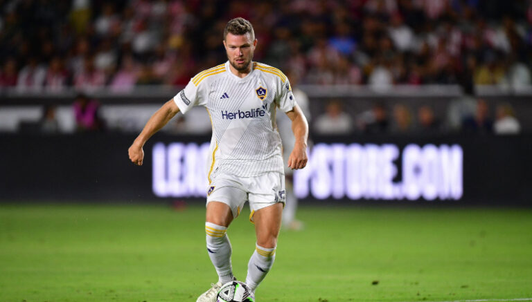 Eriq Zaveleta en contacto con FESFUT para volver a la Selecta - TCS ...