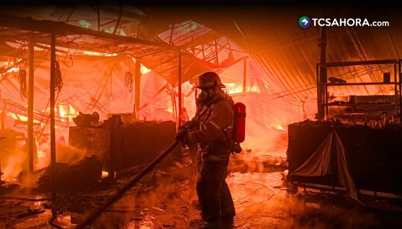Incendio consume bodega en Soyapango